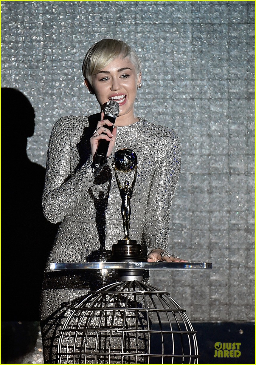 Miley Cyrus Shines as World Music Awards 2014 Winner!: Photo 3123043 ...