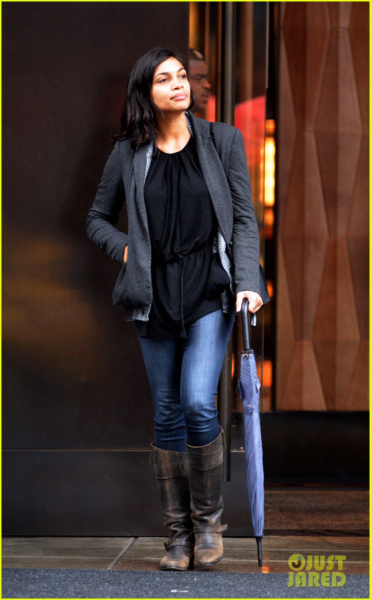 Rosario Dawson Doesn't Let the Rainy Day Get Her Down!: Photo 3103077 ...
