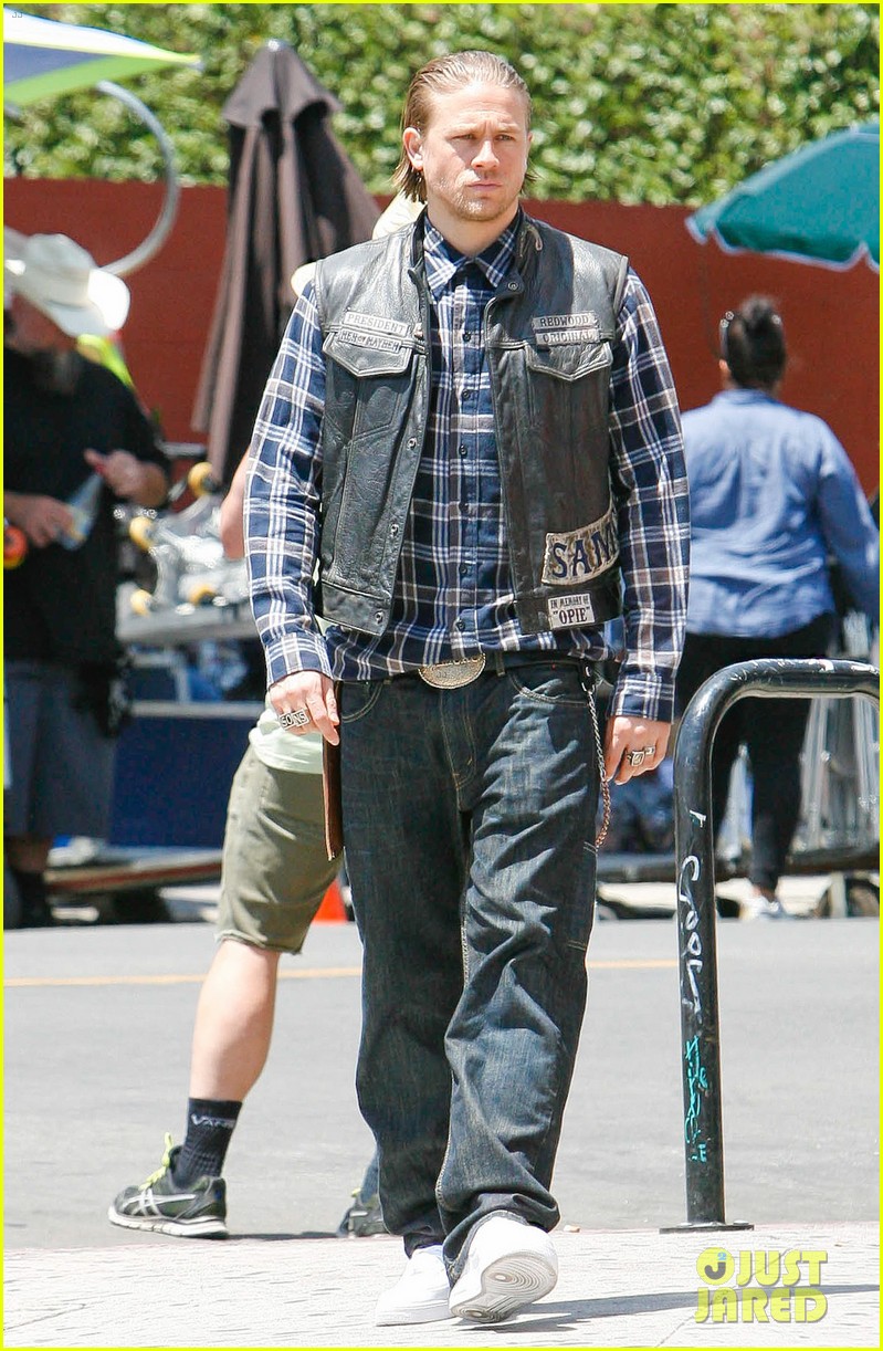 Charlie Hunnam Gets All Made Up on 'Sons of Anarchy' Set: Photo 3124247 ...