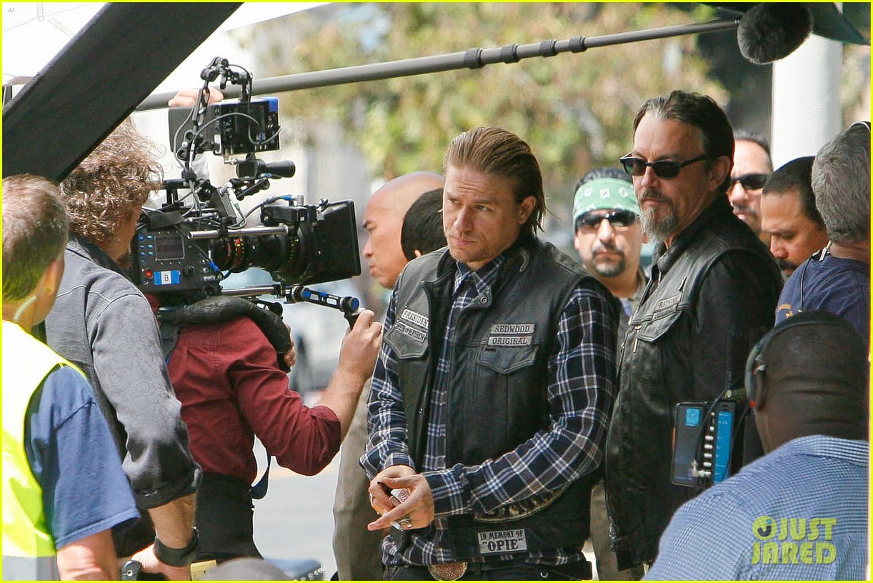 Charlie Hunnam Gets All Made Up on 'Sons of Anarchy' Set: Photo 3124257 ...