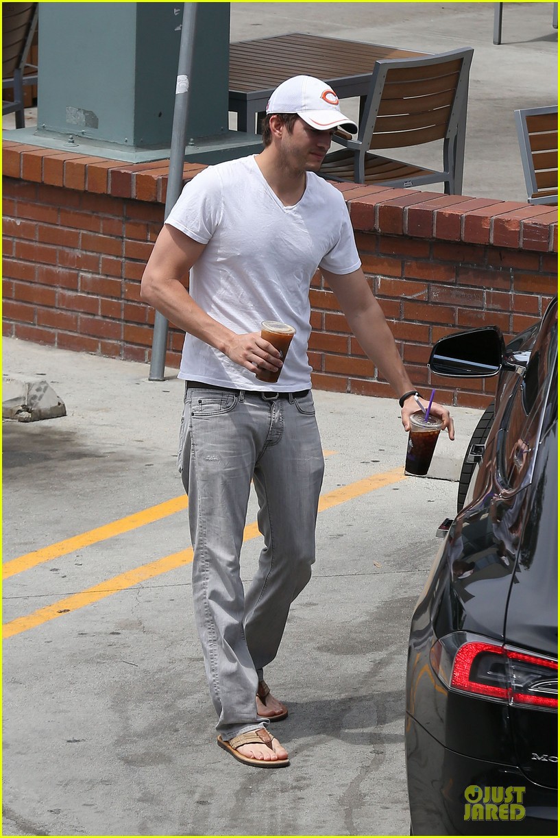Ashton Kutcher Prepares for a Sweet Saturday in Studio City!: Photo ...