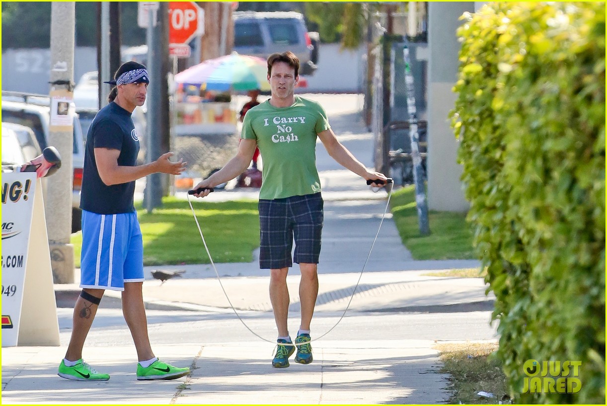 Stephen Moyer Takes His Workout to the Streets!: Photo 3113457 ...