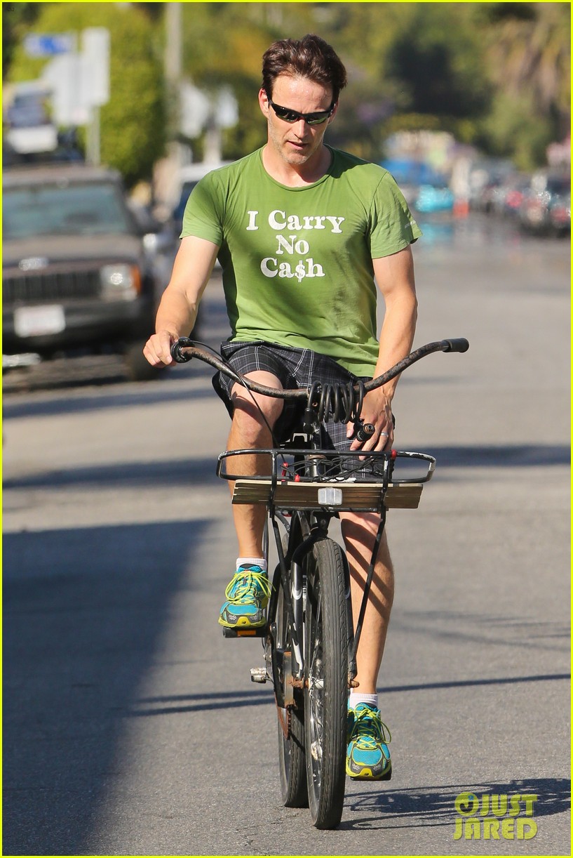 Stephen Moyer Takes His Workout to the Streets!: Photo 3113481 ...