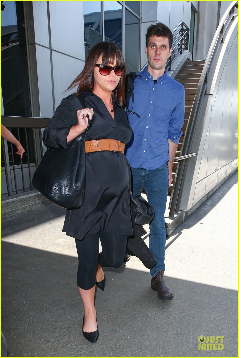 Christina Ricci Pregnant Wednesday Showrunners Reveal Christina Ricci
