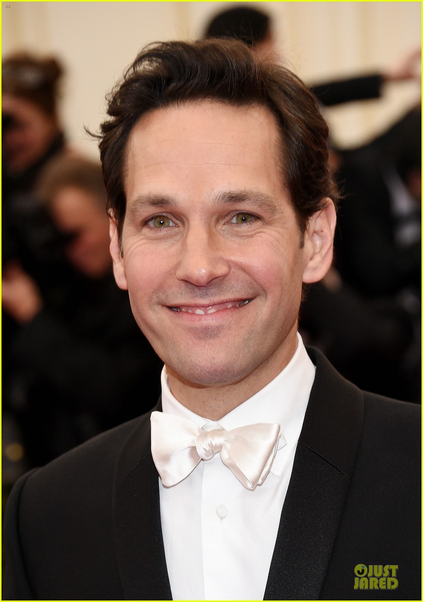 Paul Rudd Looks Happy in a Tuxedo at Met Ball 2014: Photo 3106613 ...