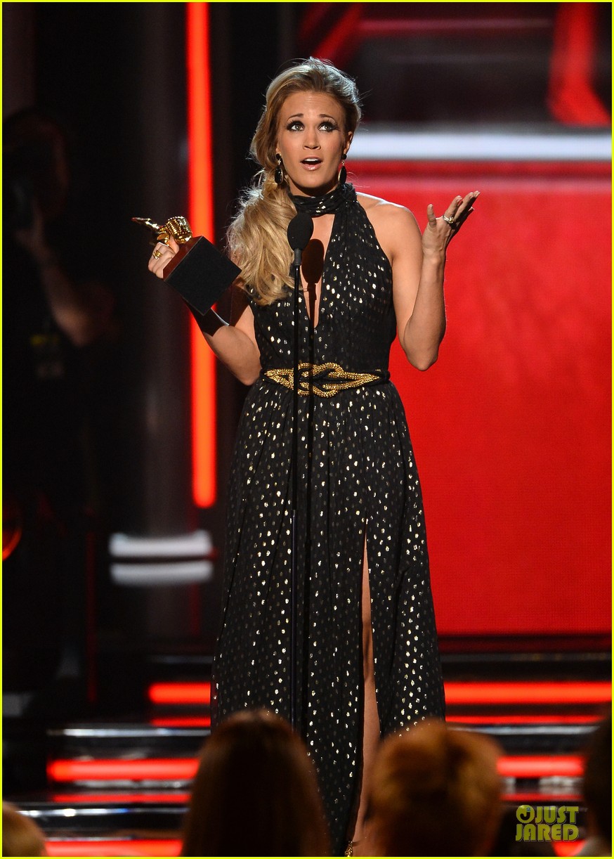 Carrie Underwood Thanks Fans After Winning Billboard Milestone Award ...