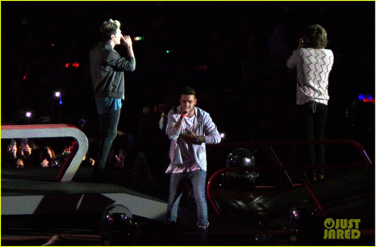 Harry Styles Says Boyfriends Should Be Supportive During One Direction ...