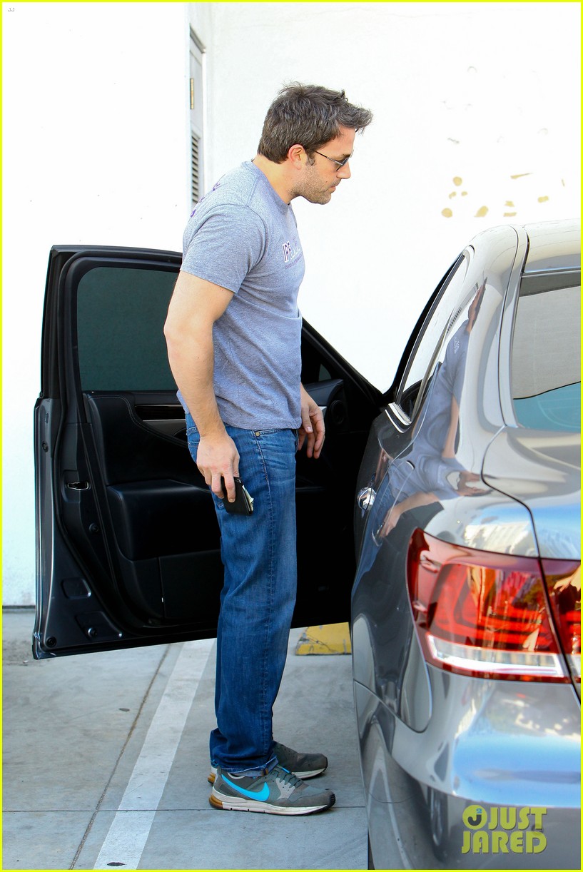 Ben Affleck Sure Has Bulked Up for Batman - See His Buff Bod!: Photo ...