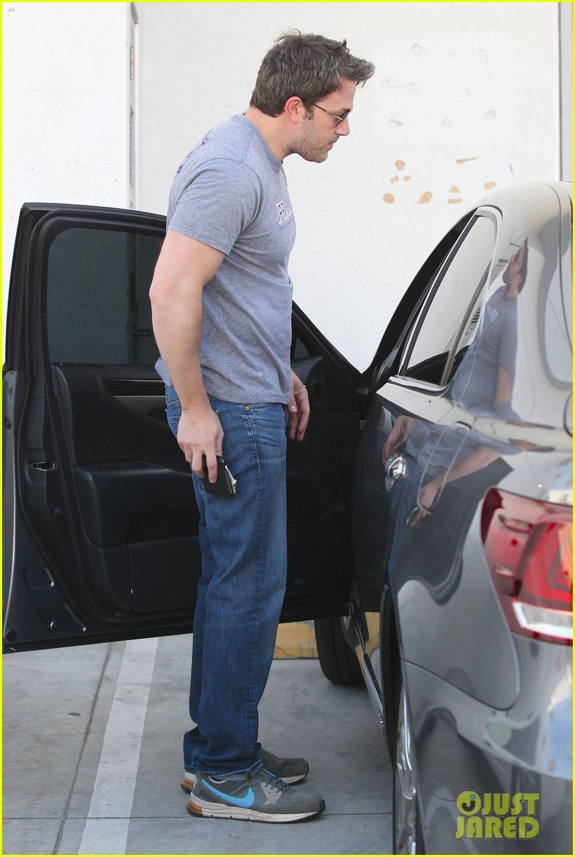 Ben Affleck Sure Has Bulked Up for Batman - See His Buff Bod!: Photo ...