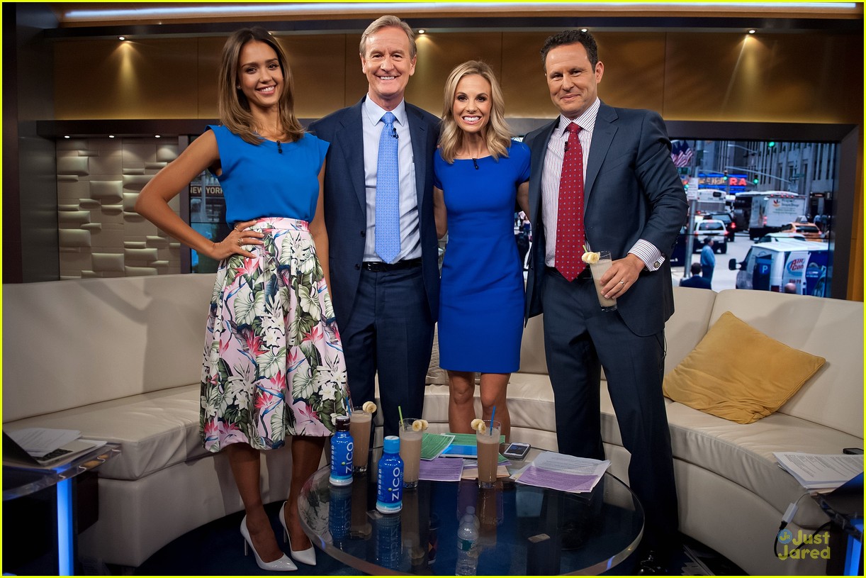 Jessica Alba Makes a Chocolate Shake Look So Good!: Photo 3139646 ...