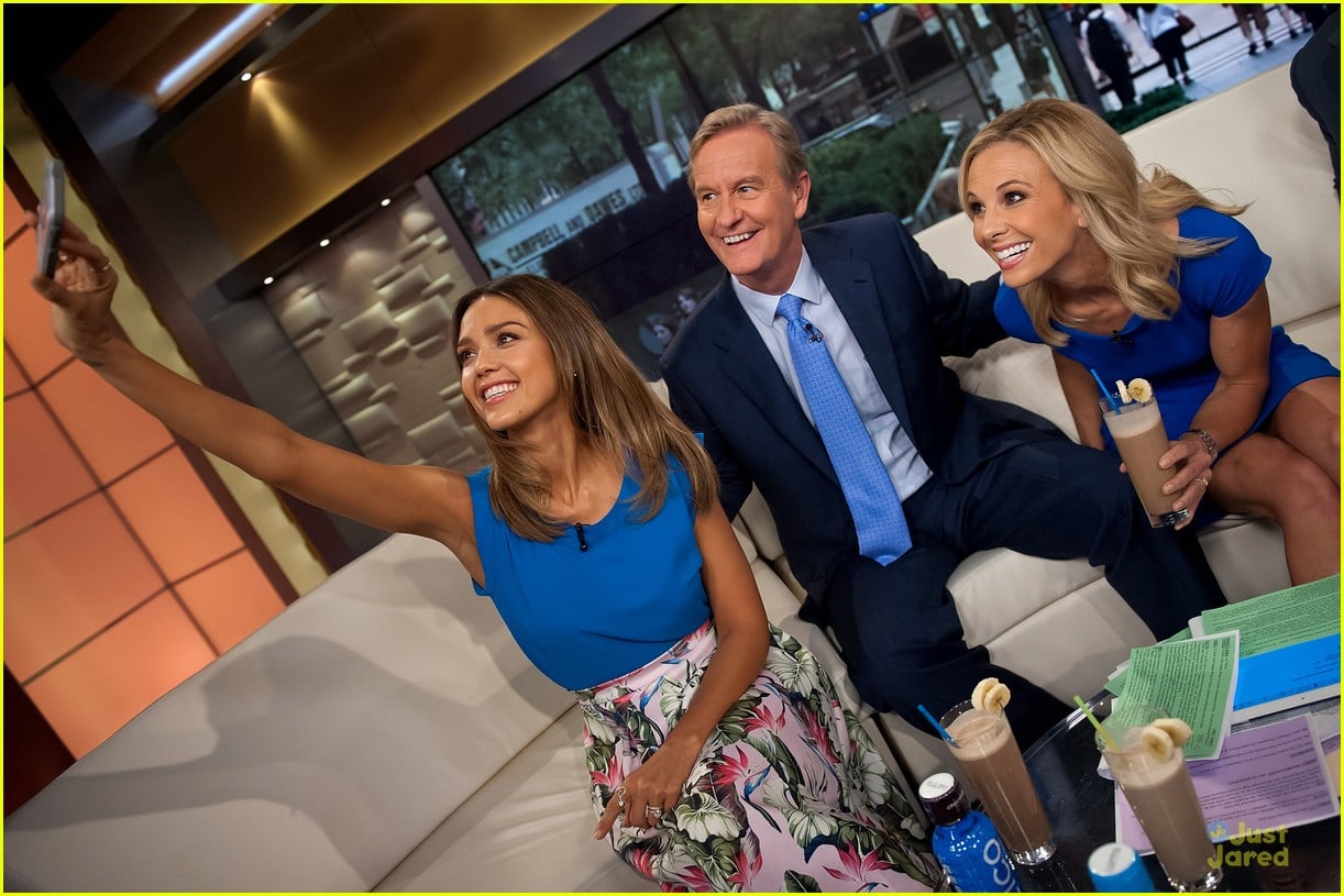 Jessica Alba Makes a Chocolate Shake Look So Good!: Photo 3139651 ...