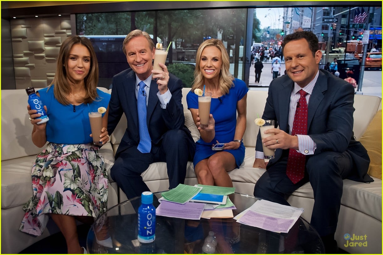 Jessica Alba Makes a Chocolate Shake Look So Good!: Photo 3139652 ...