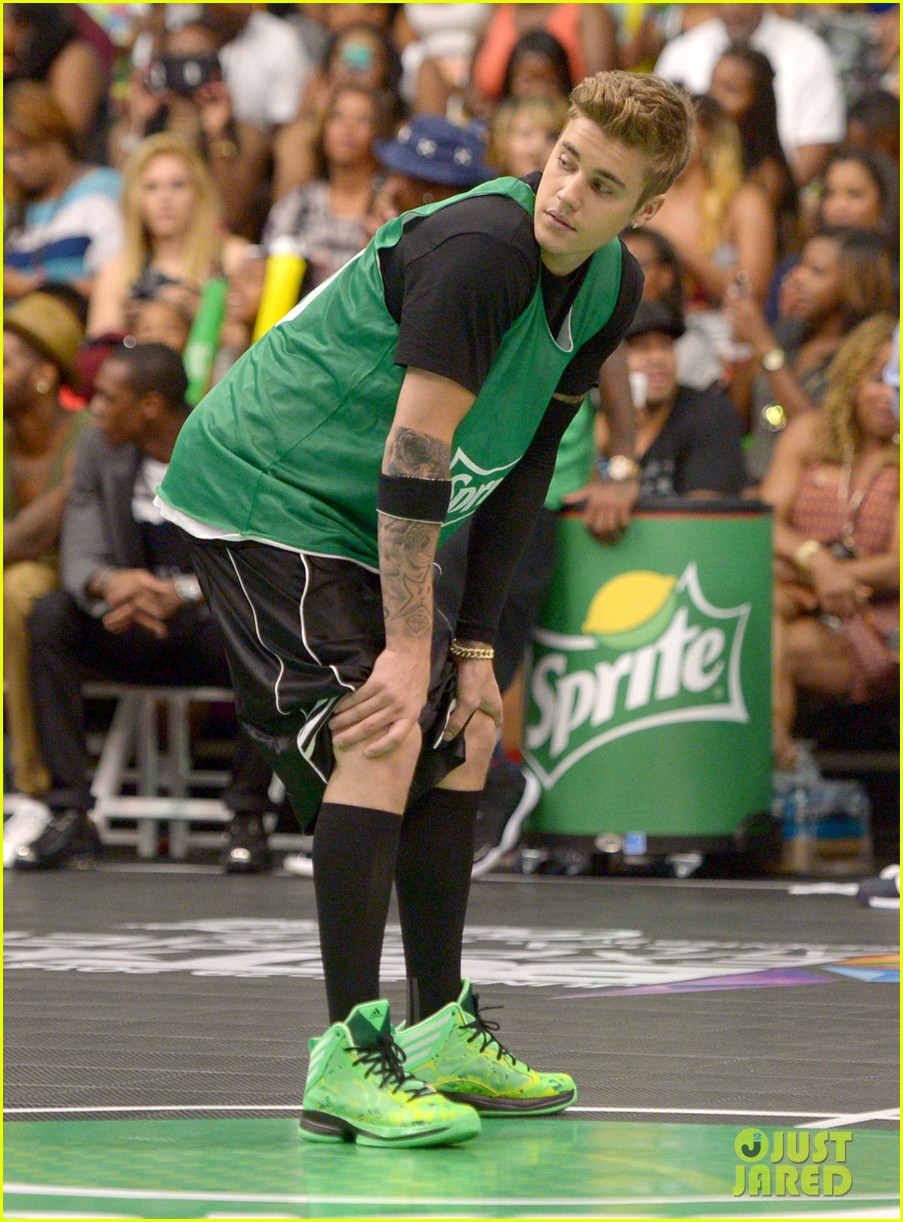 Justin Bieber Plays Against Chris Brown in Sprite's Celeb Basketball Game!: Photo 3145691 ...