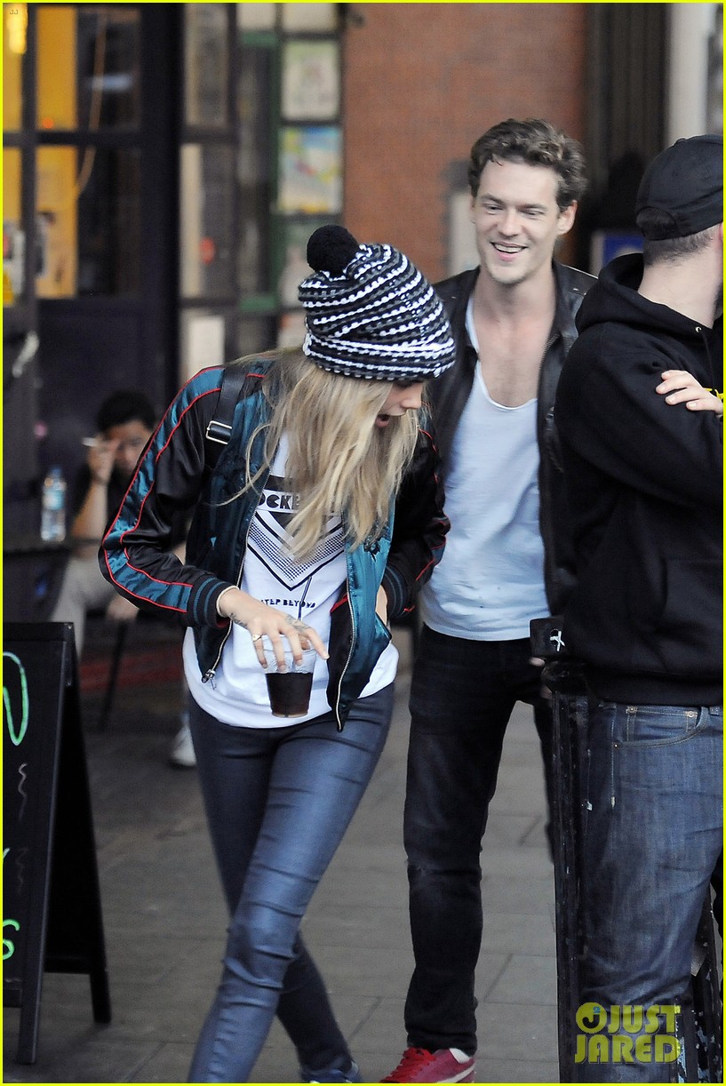 Cara Delevingne Manages to Show Off Fake Baby Bump & Side Boob at the ...