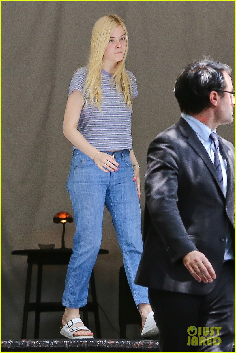 Elle Fanning's Stylist Describes Her Red Carpet Style as 'Daring ...