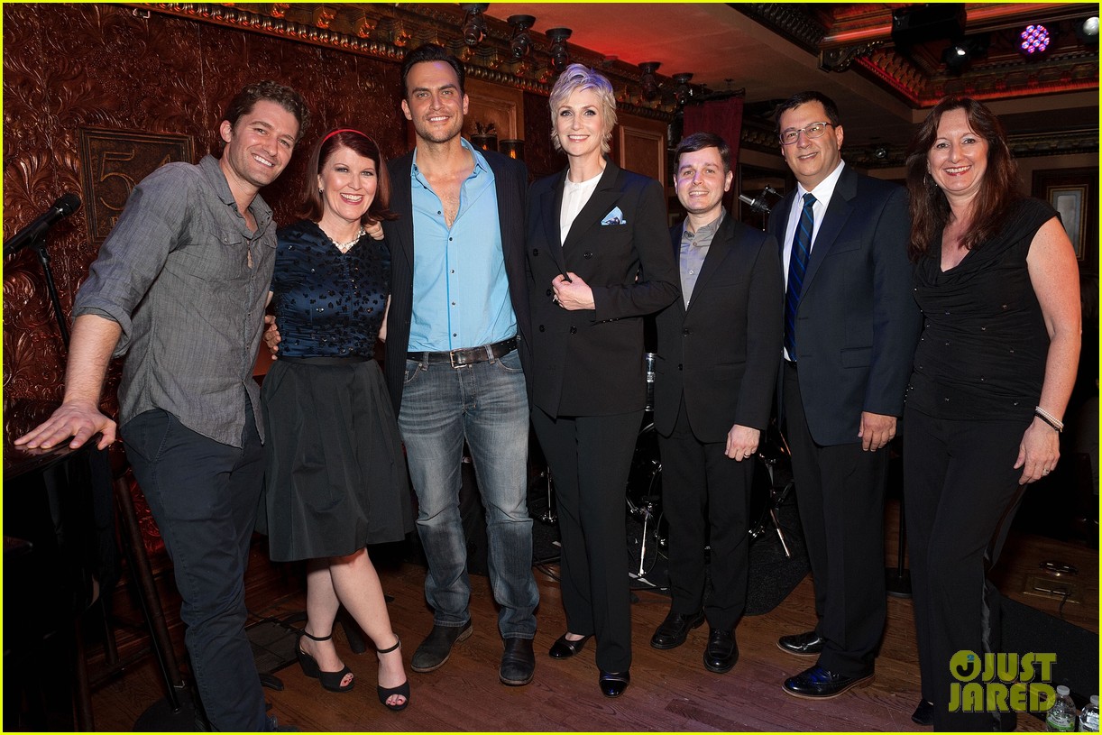 Matthew Morrison Kisses Jane Lynch On Stage for her Solo Concert Debut ...