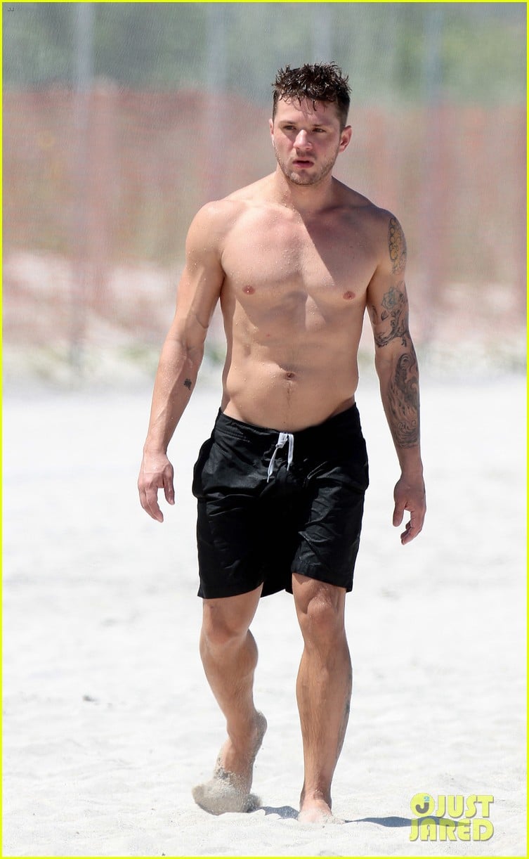 Ryan Phillippe Goes Shirtless & He's in His Best Shape Ever!: Photo ...