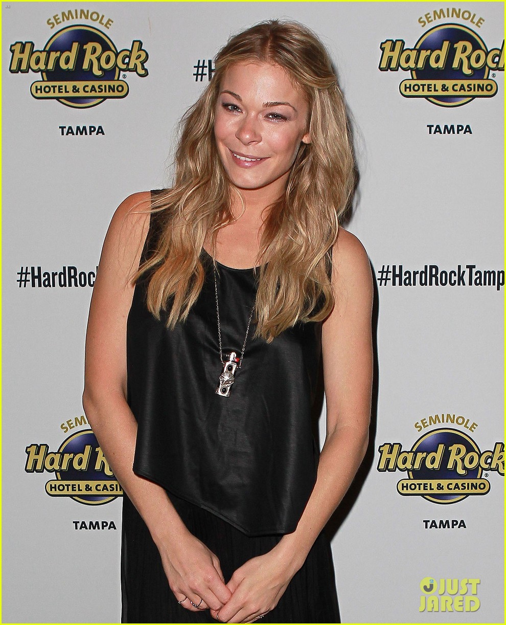 LeAnn Rimes Wants a Cell Phone She Can Drop in the Toilet!: Photo ...