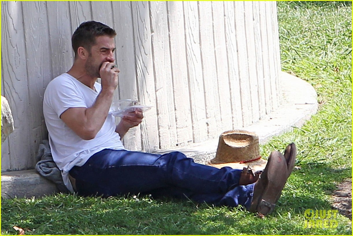 Scott Speedman Eats Lunch By Himself in a Local Park: Photo 3135219 ...