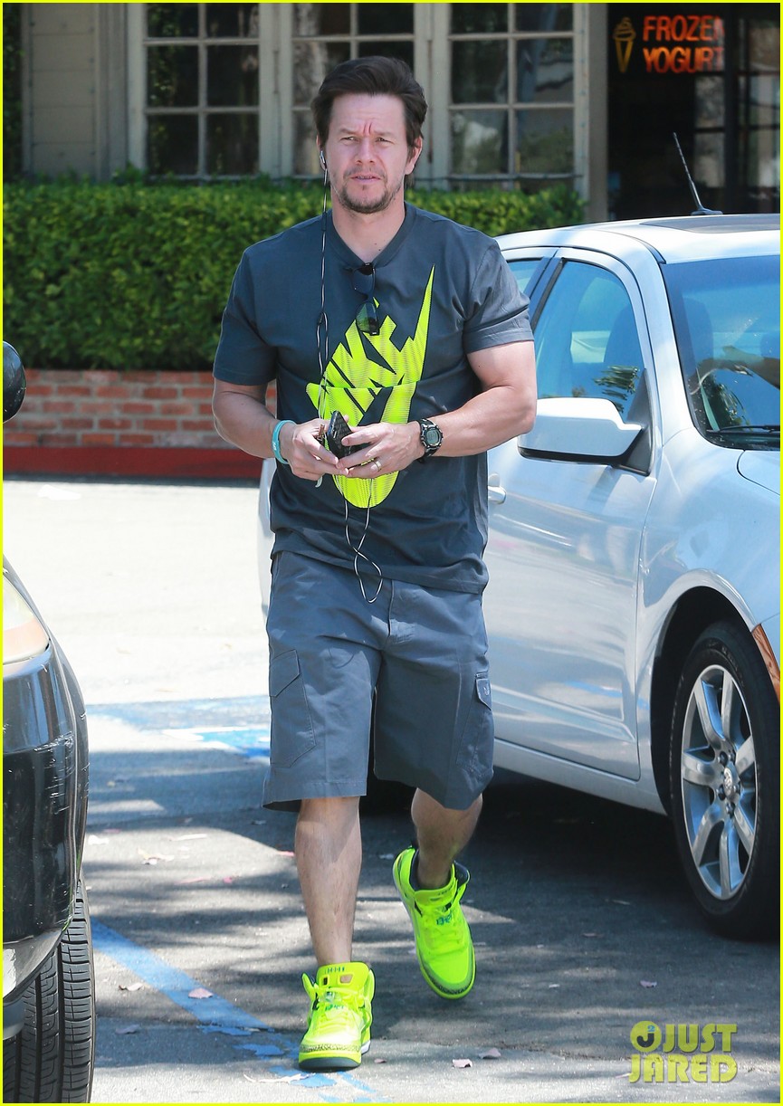 Mark Wahlberg's Buff Torso Never Fails to Impress!: Photo 3127406 ...