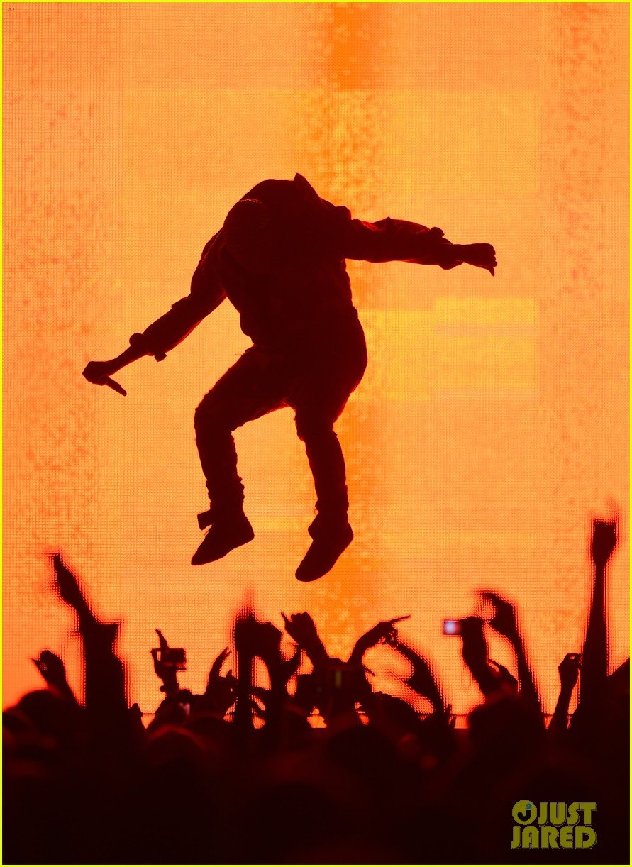Kanye West Continues His Crazy Rants at Bonnaroo, Says He's 'Going ...