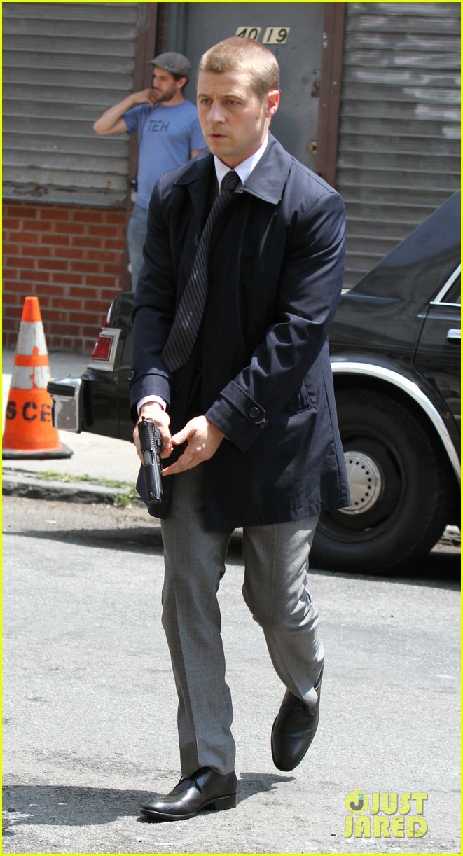 Ben McKenzie Looks Pensive as He Investigates a Murder for 'Gotham ...