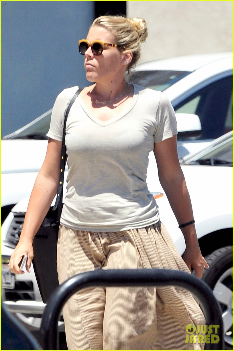 Busy Philipps Shares the Cutest Family Pool Pic Featuring Daughters ...