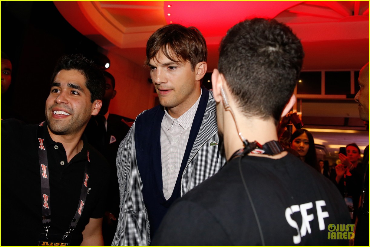 Gerard Butler & Ashton Kutcher Are Such Studs at FIFA World Cup Party ...