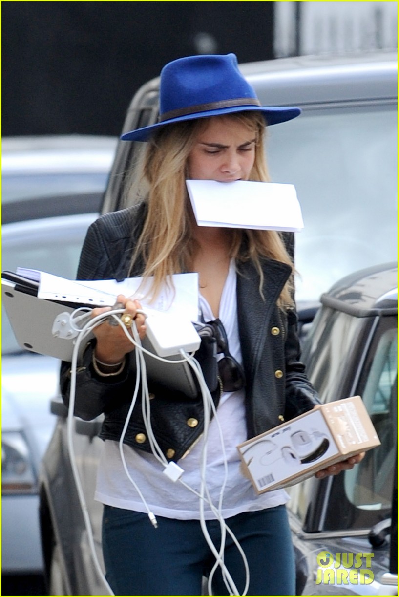 Cara & Poppy Delevingne Spend the Day in London!: Photo 3154887 | Cara ...