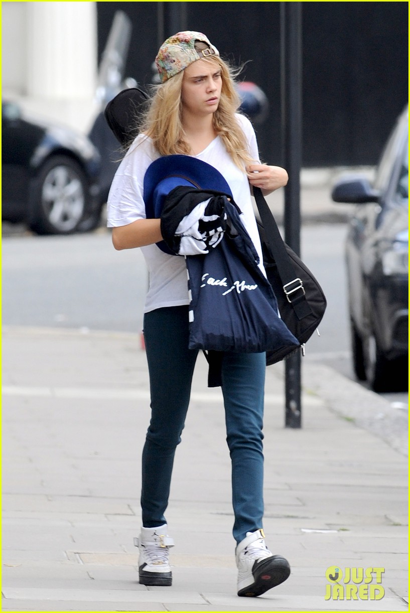 Cara & Poppy Delevingne Spend the Day in London!: Photo 3154898 | Cara ...