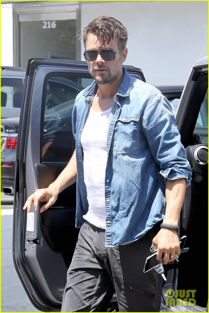 Josh Duhamel Flexes His Muscles During Vigorous Outdoor Workout: Photo ...