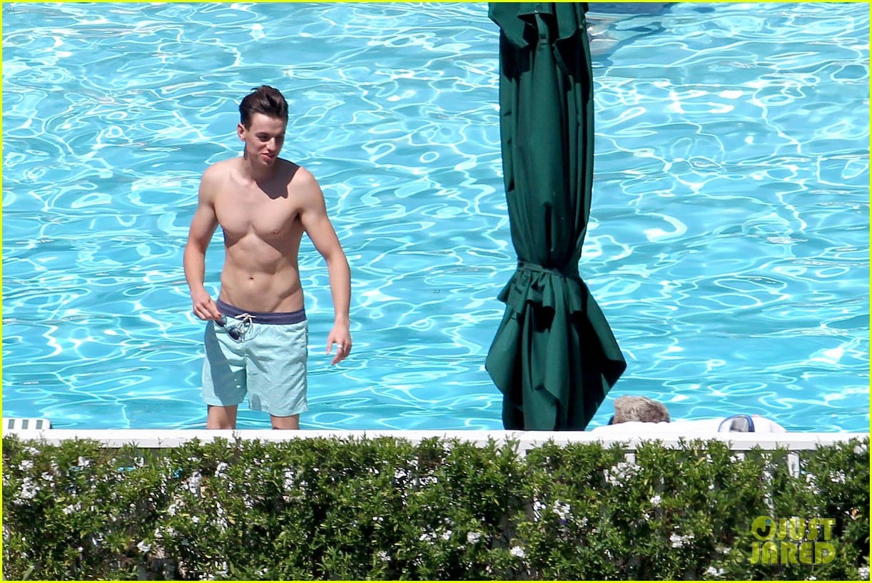 Joe Simpson Hits the Pool with Model Jonathan Keith During Jessica's ...