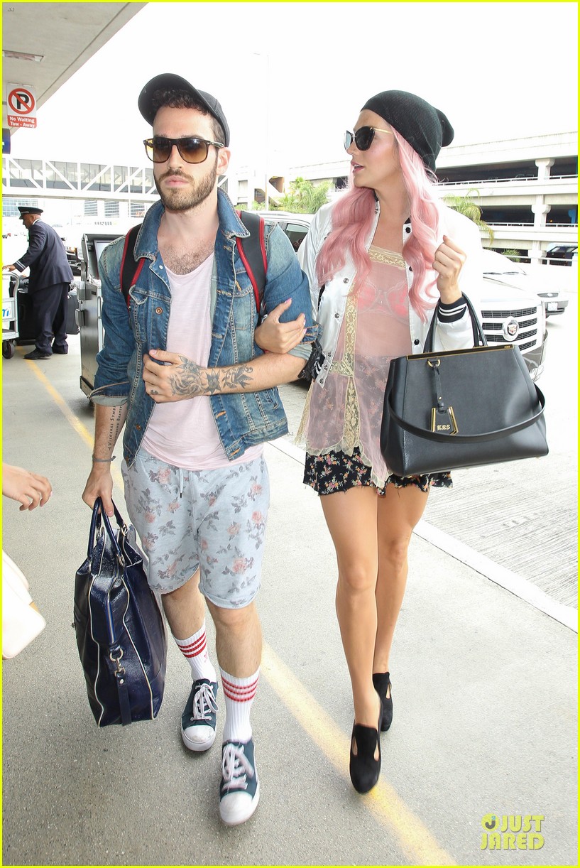 Kesha Tries Really Hard To Control Her Potty Mouth on 'Rising Star ...