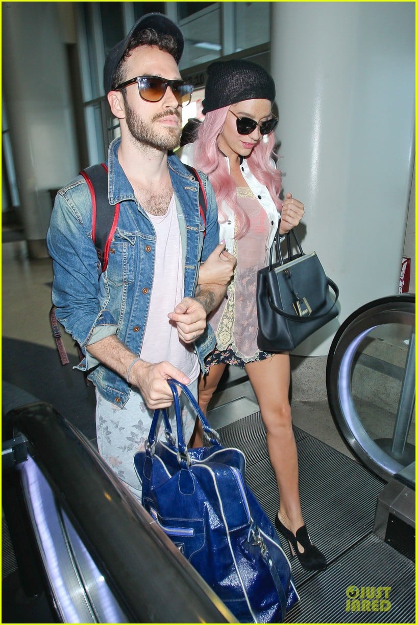 Kesha Tries Really Hard To Control Her Potty Mouth on 'Rising Star ...