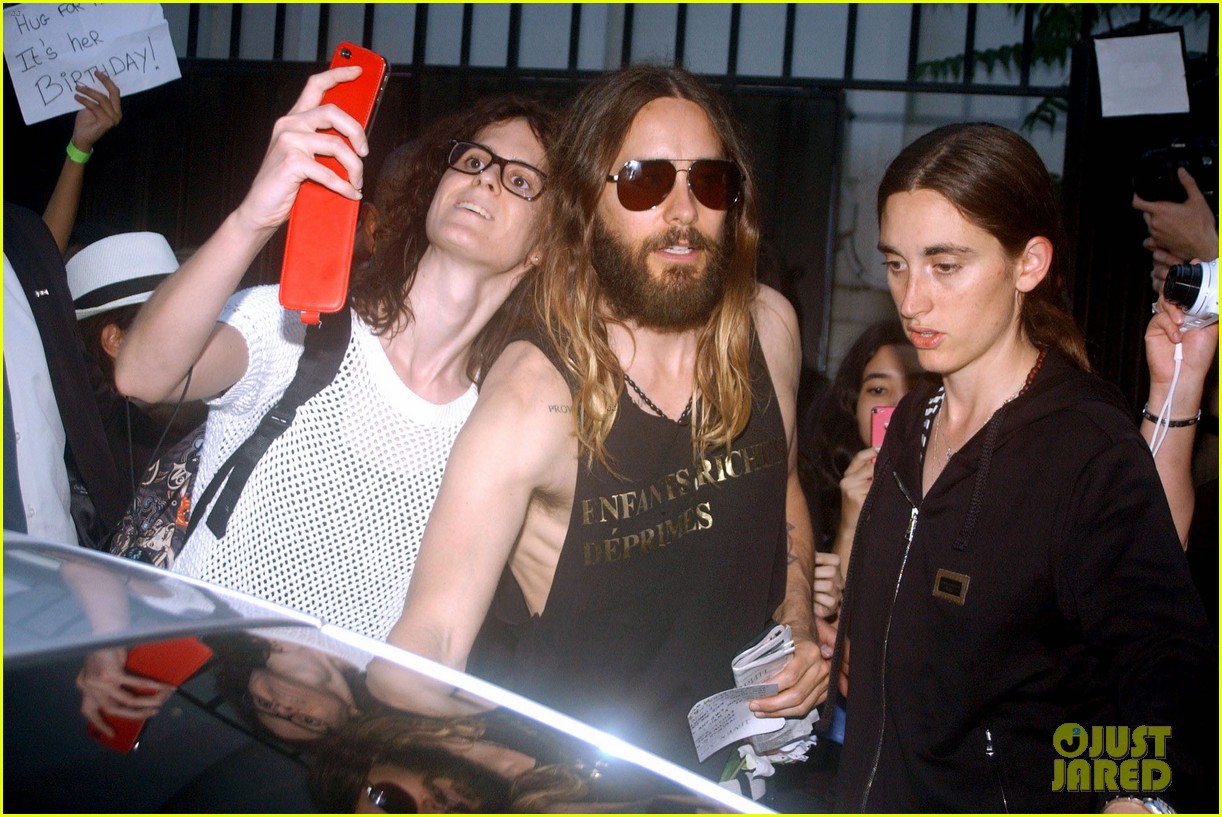 Jared Leto is Greeted By a Swarm of Fans Before Big 30 Seconds to Mars ...
