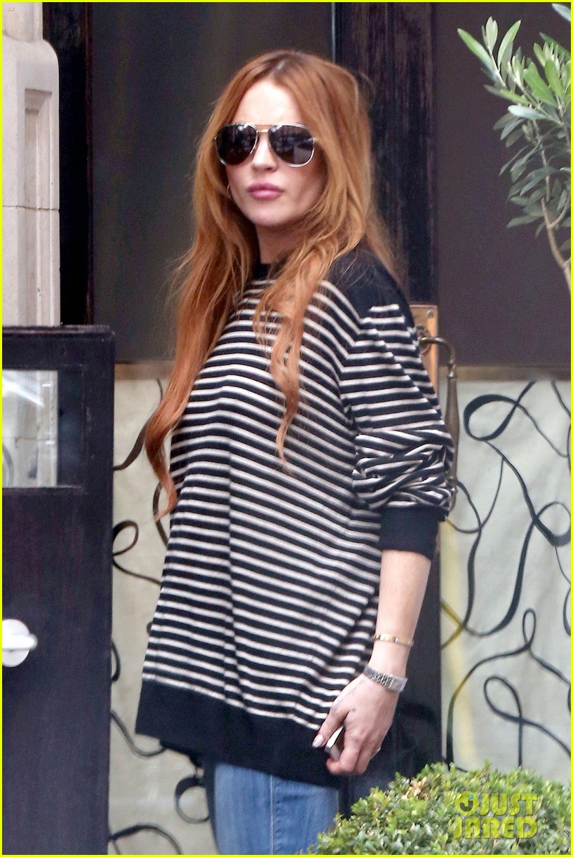 Lindsay Lohan Promotes 'French Kissing in the U.S.A.' As She Arrives ...