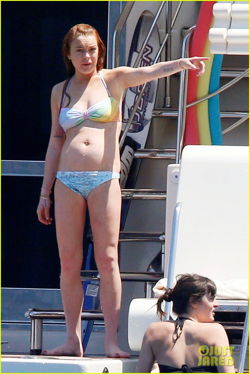 Lindsay Lohan Hangs Out on a Yacht in a Bikini with Her Sister Aliana: Photo 3159125 | Aliana ...