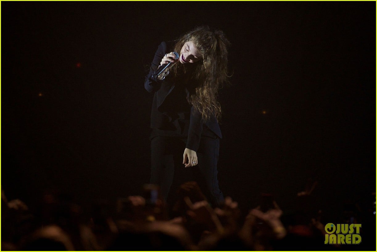 Lorde Performs in Perth for the First Time in a While!: Photo 3150004 ...