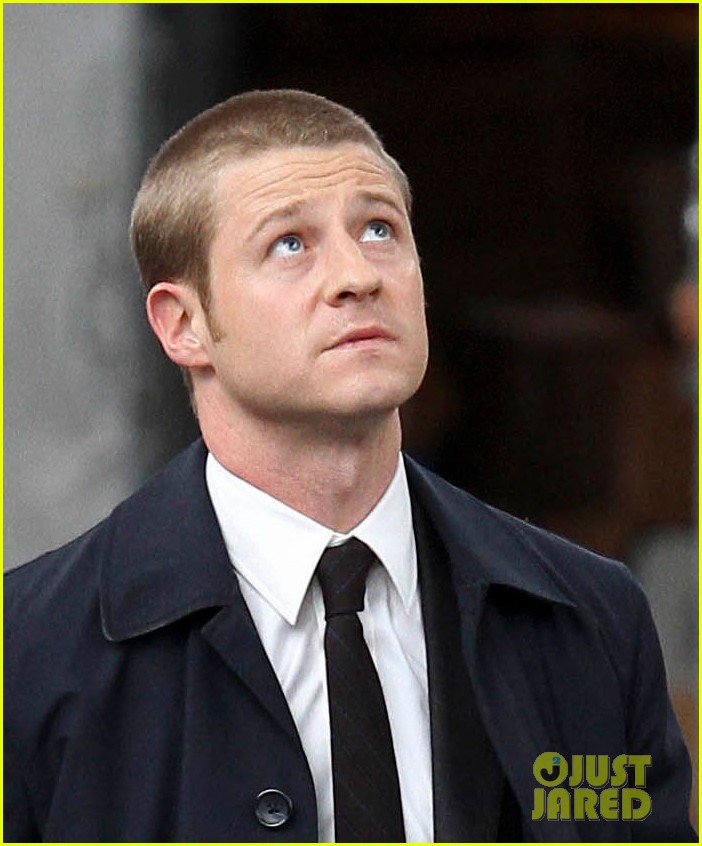 Ben McKenzie Films Scenes for Gotham in NYC!: Photo 3154639 | Benjamin McKenzie Photos | Just ...