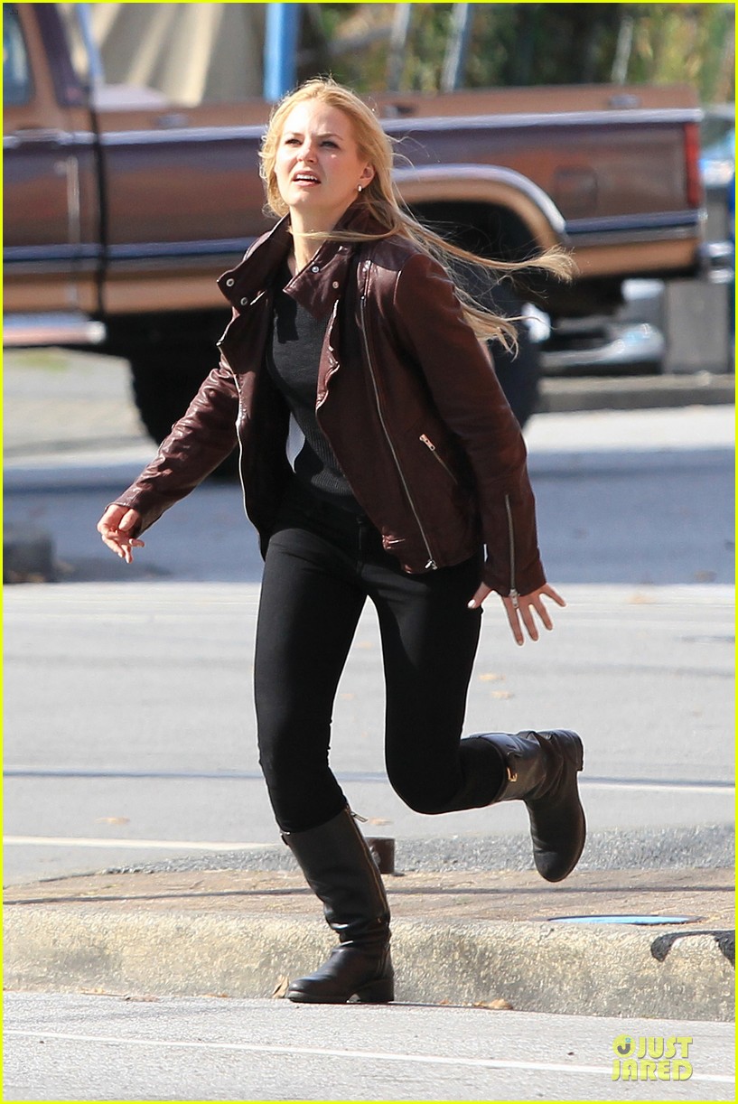 Jennifer Morrison & Josh Dallas Get Their Hearts Racing on 'Once' Set ...