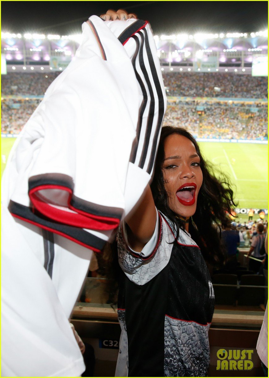 Rihanna Flashed the World Cup Crowd & We Have the Pics Here!: Photo ...