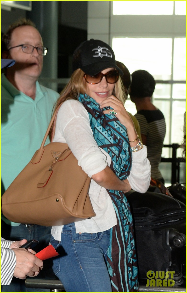 Sofia Vergara & Joe Manganiello 'Couldn't Keep Their Hands Off Each ...