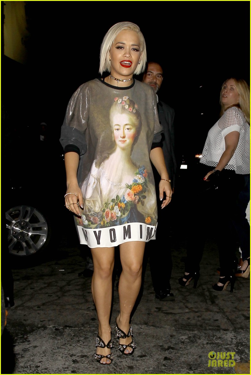 Iggy Azalea Falls Off-Stage During MTV Video Music Awards Benefit ...