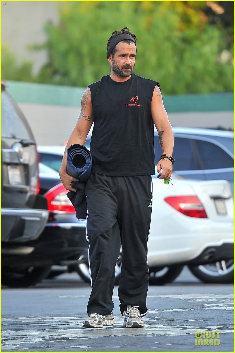Colin Farrell Gets In Yoga Time Before the Weekend: Photo 3174054 ...