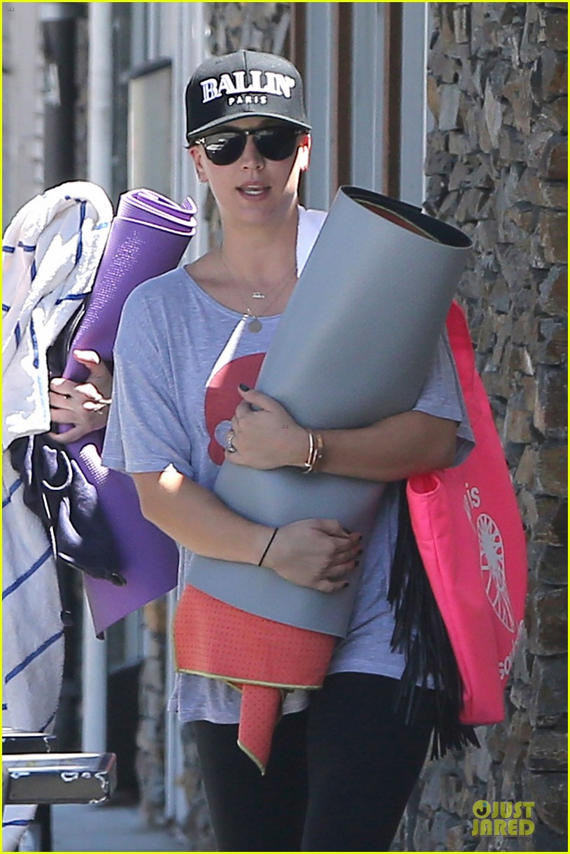 Kaley Cuoco Shows She's Ballin' After Getting New 'Big Bang Theory ...