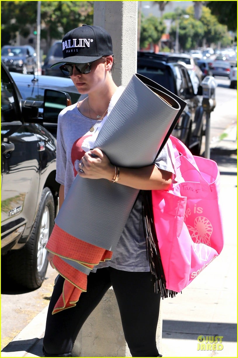 Kaley Cuoco Shows She's Ballin' After Getting New 'Big Bang Theory ...