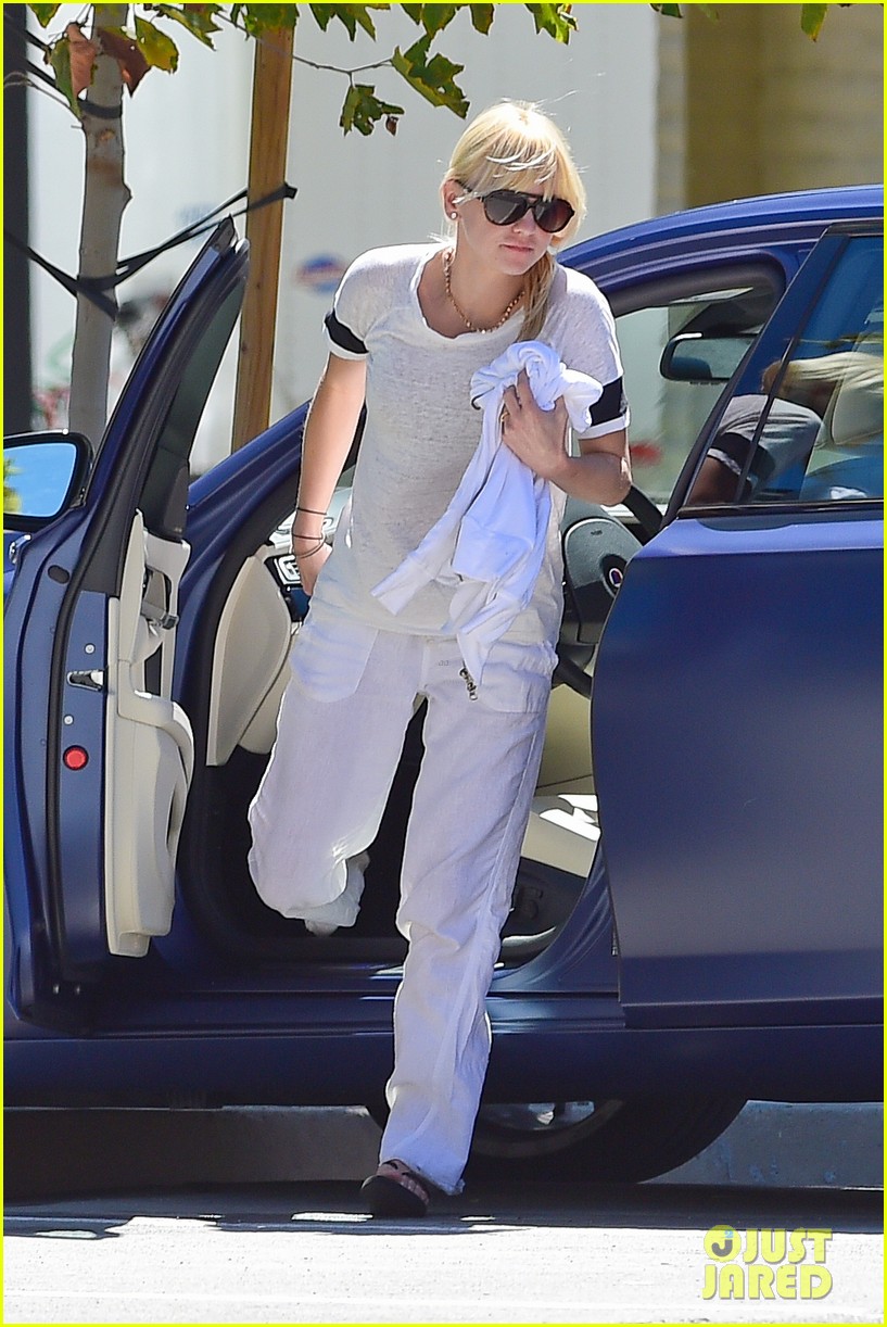 Anna Faris Runs Errands with Her Super Cute Pug!: Photo 3186008 | Anna ...