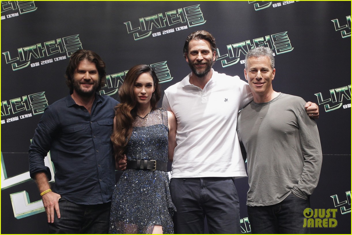 Megan Fox Throws First Pitch at Seoul Baseball Game Before More 'TMNT ...