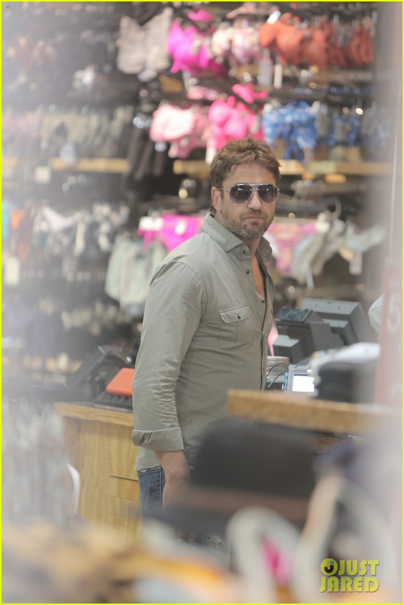 Gerard Butler Scopes Out Surf Gear After Kissing Session with Mystery ...