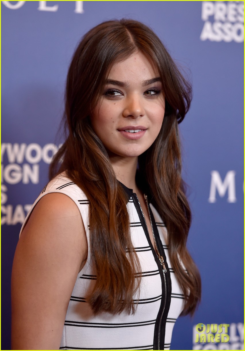 Hailee Steinfeld & Elle Fanning Hit Up HFPA Banquet 2014: Photo 3176572 ...
